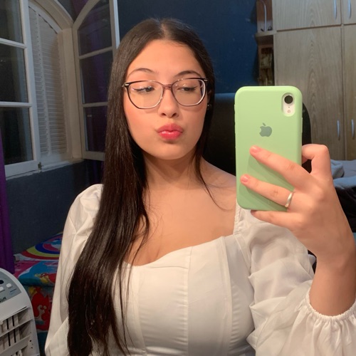 Julia Moura (@juvamps) - Musicboard